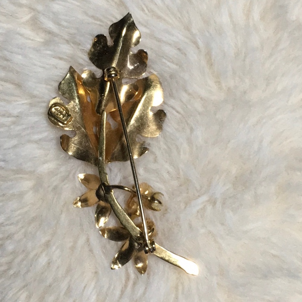 Ips Imperial Pearl Syndicate Oak Leaf Brooch - Gem